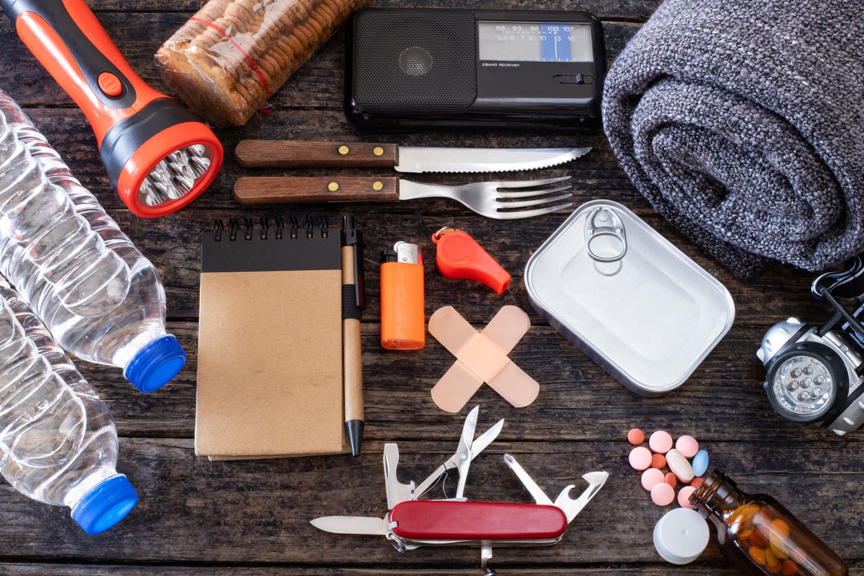 Eight Packable Emergency Survival Kit Supplies For Your Car - Quake ...